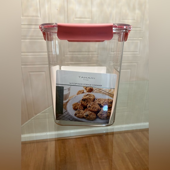 Tahari | Kitchen | New Tahari Food Storage Container 69cup Stackable ...